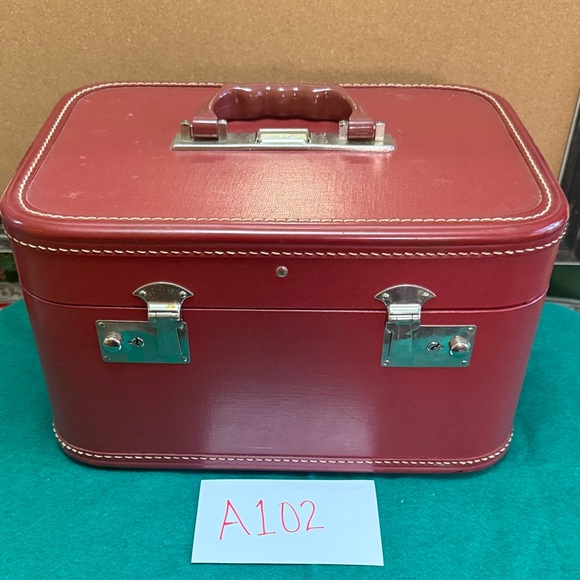 Crown | Bags | Vintage Crown Brick Red Train Case | Poshmark